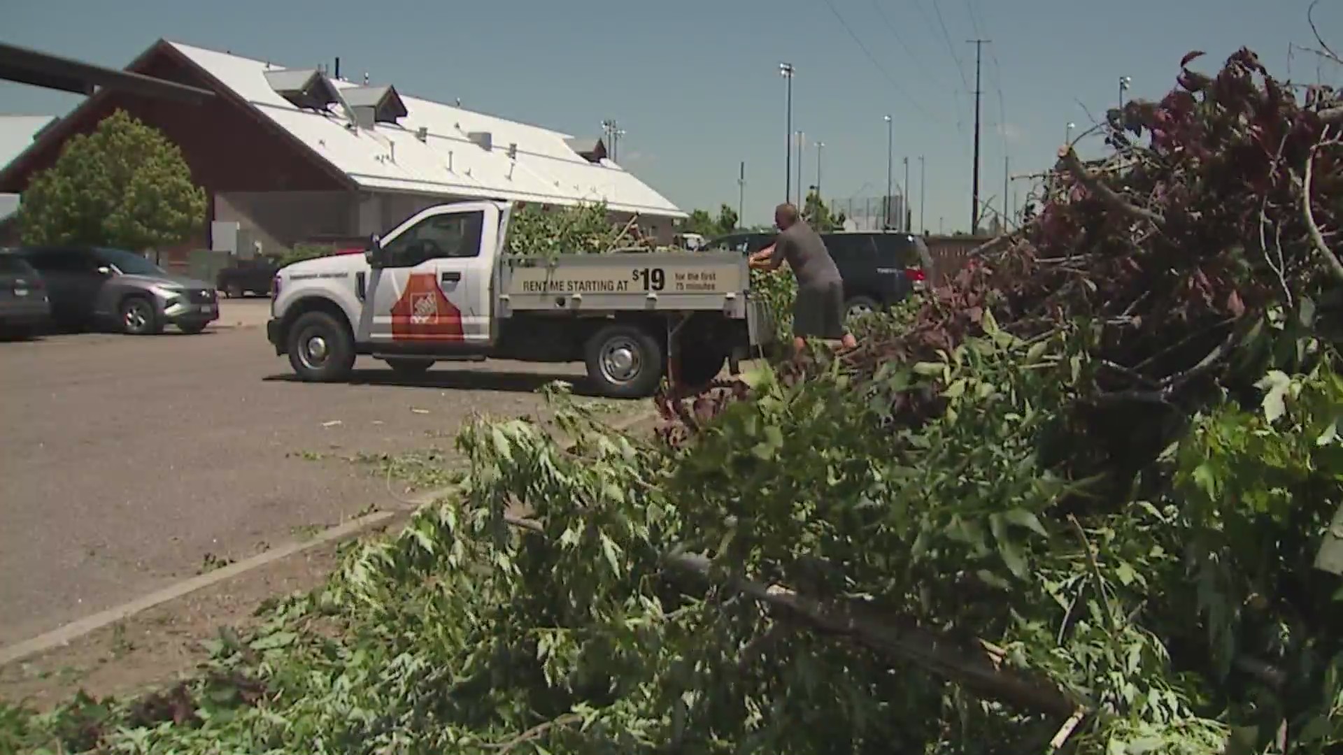 Highlands Ranch residents spent day cleaning up branches – FOX31 Denver