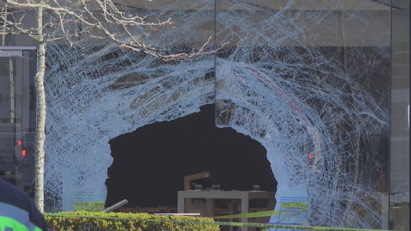 Man charged with reckless homicide in Apple store crash | NewsNation ...