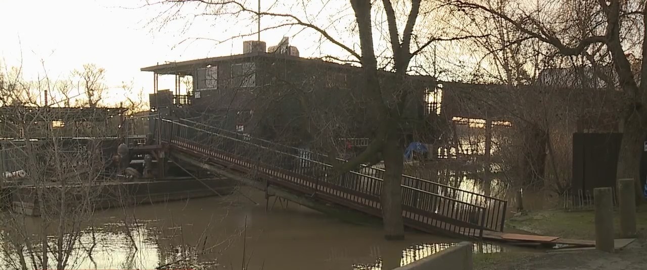 Homes along Garden Highway affected by flooding – FOX40 News