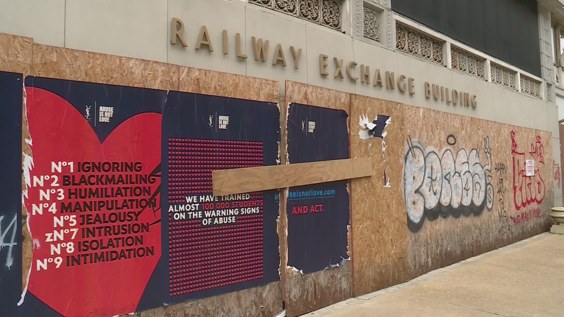 City of St. Louis going after absentee owner of Famous Barr building ...