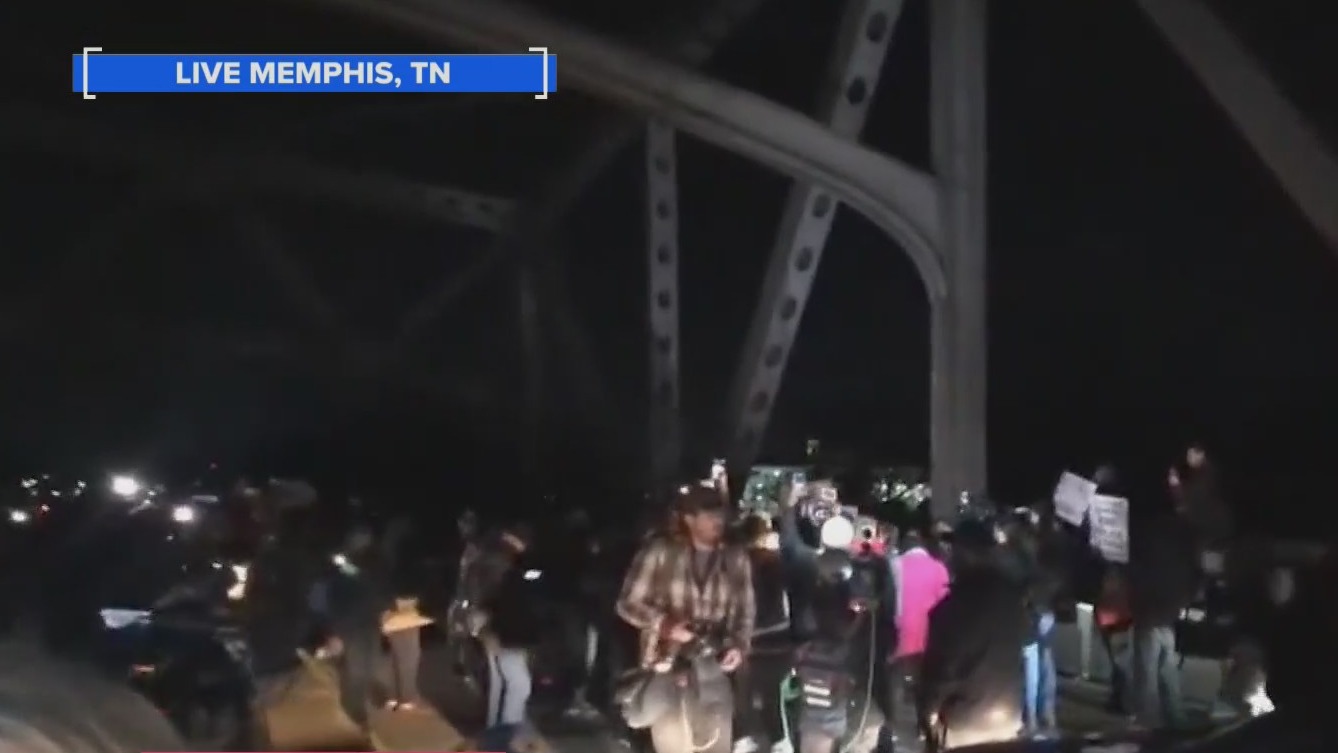 Protests in Memphis after Tyre Nichols video released | CUOMO – NewsNation