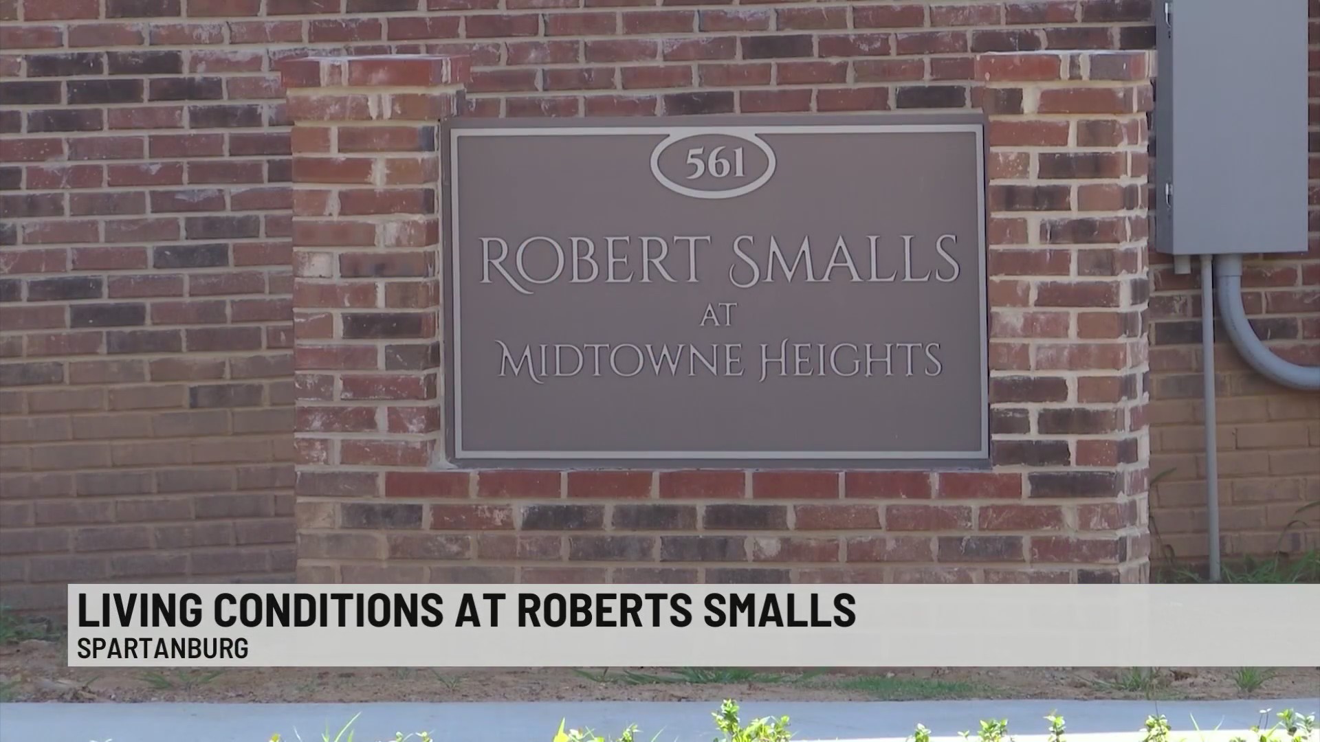 City council confronted over conditions at Robert Smalls Apartments ...