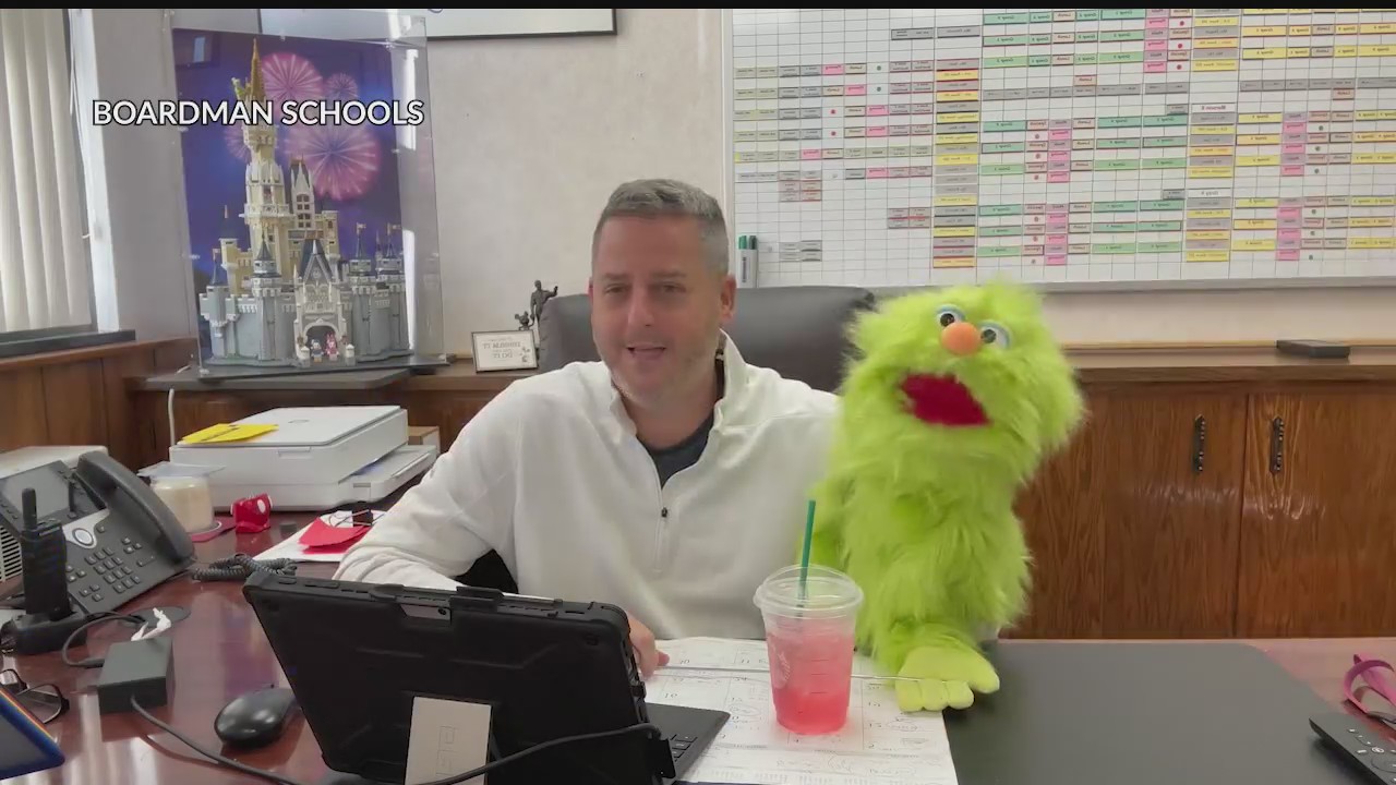 Boardman principal has fun with morning announcements – WKBN.com
