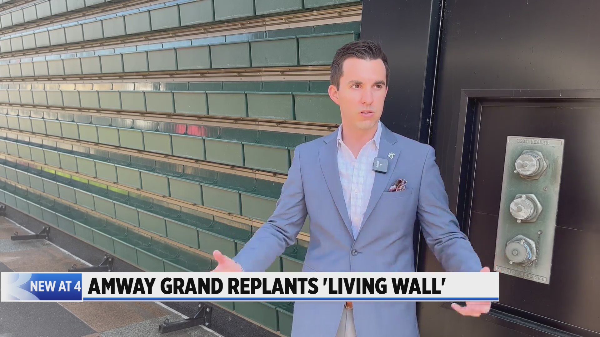 Amway Grand replants ‘living wall’ for downtown pop of green – WOODTV.com
