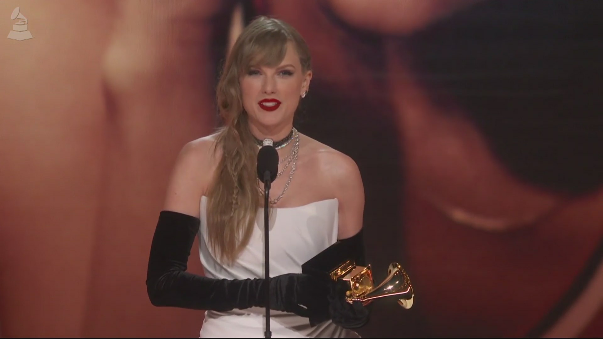 What the Hollywood?: Taylor Swift & Miley Cyrus at The Grammys, Jason ...