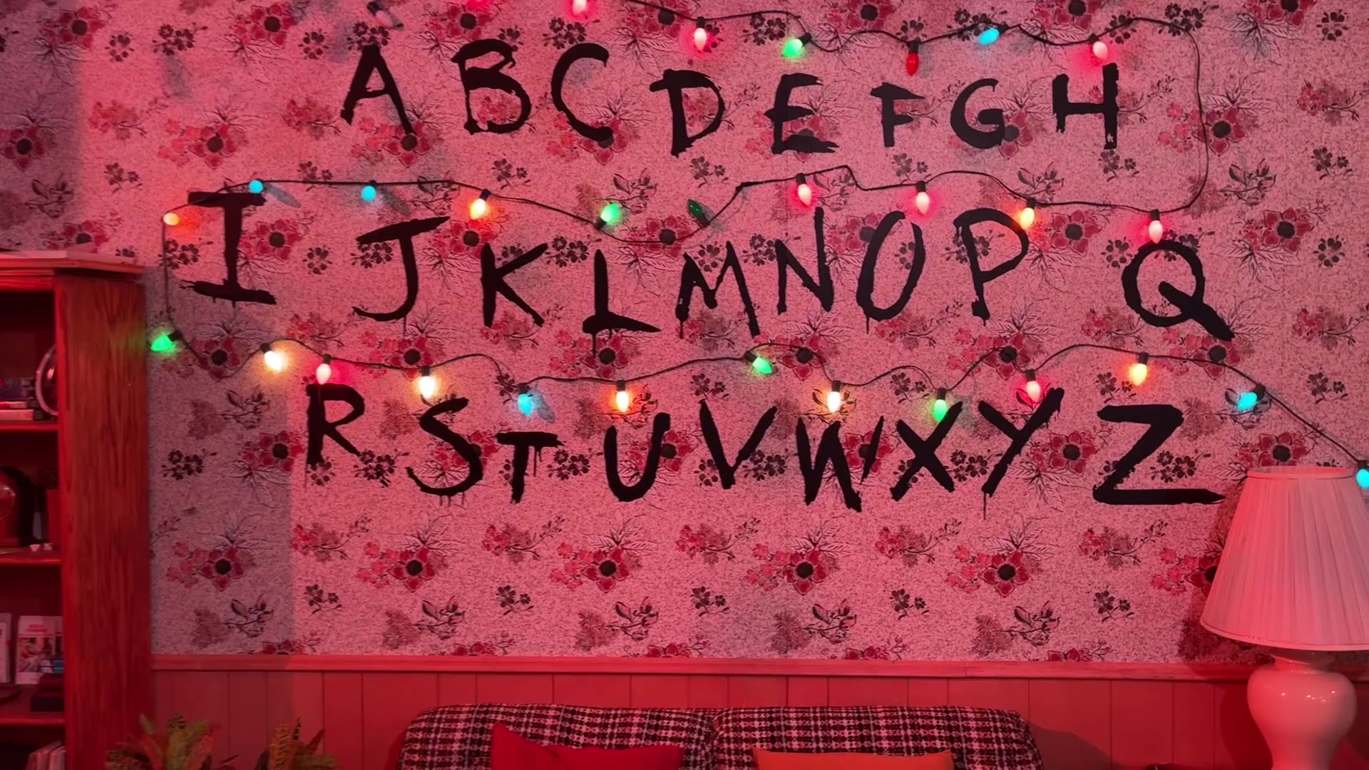 Chicago Scene at The Stranger Things Experience – WGN-TV