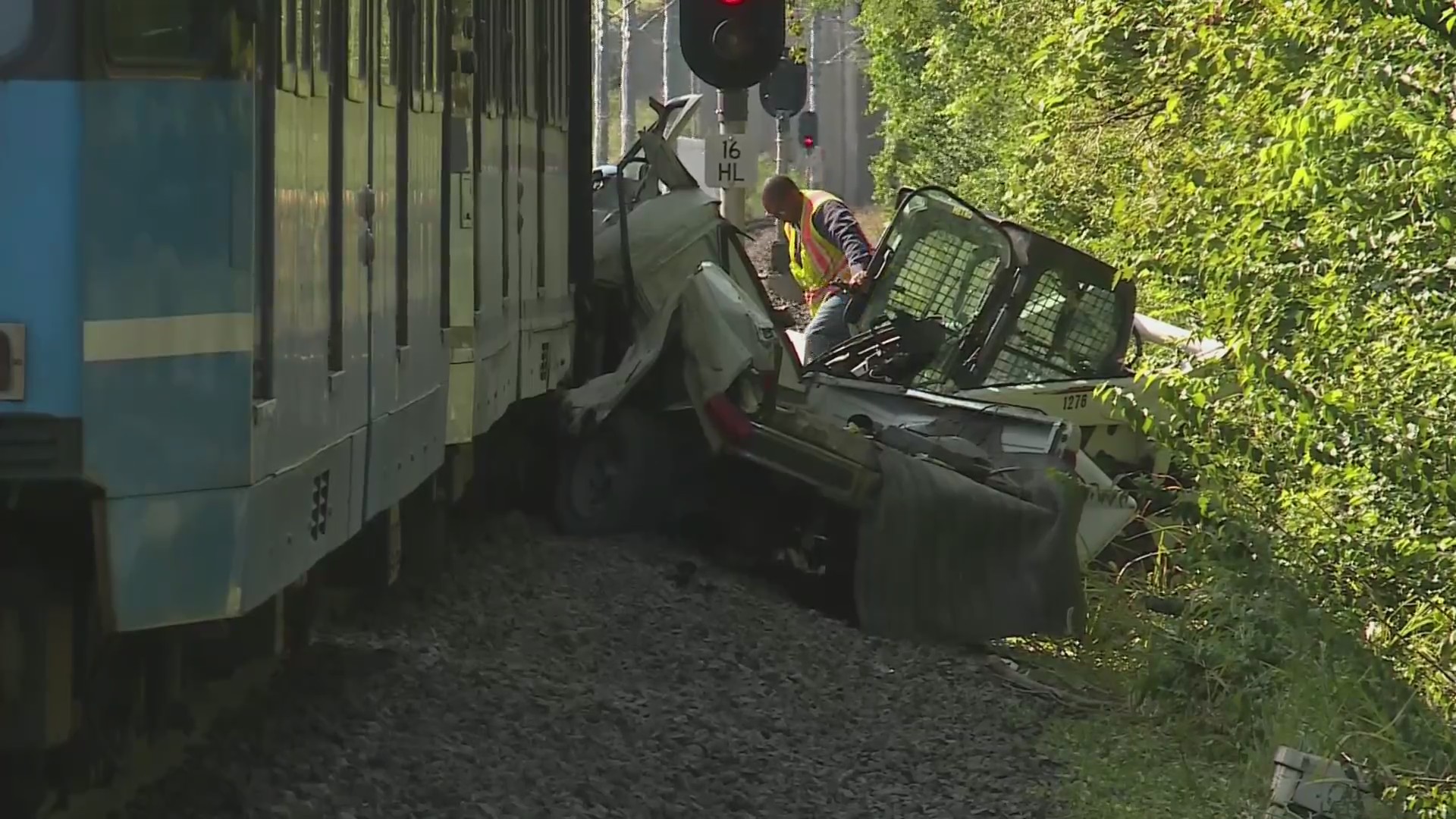 Train, vehicle involved in crash in Metro East – FOX 2