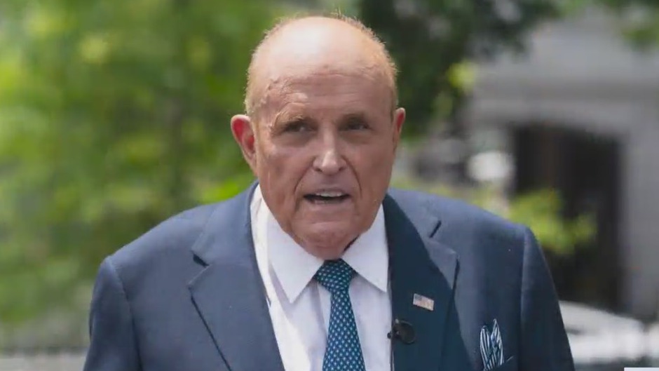 Former President Trump hosts legal defense fundraiser for Rudy Giuliani ...