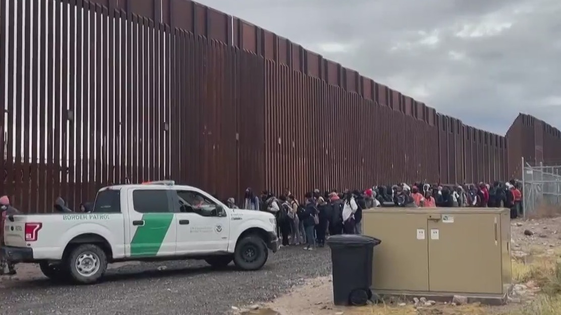 Border Patrol agents work through the holidays as crossings rise ...