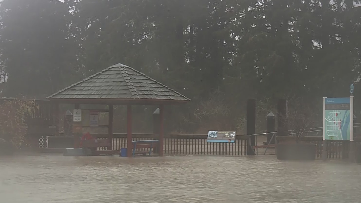 ‘Massive waves,’ 70-mph wind slam Oregon Coast amid PNW storm – KOIN.com