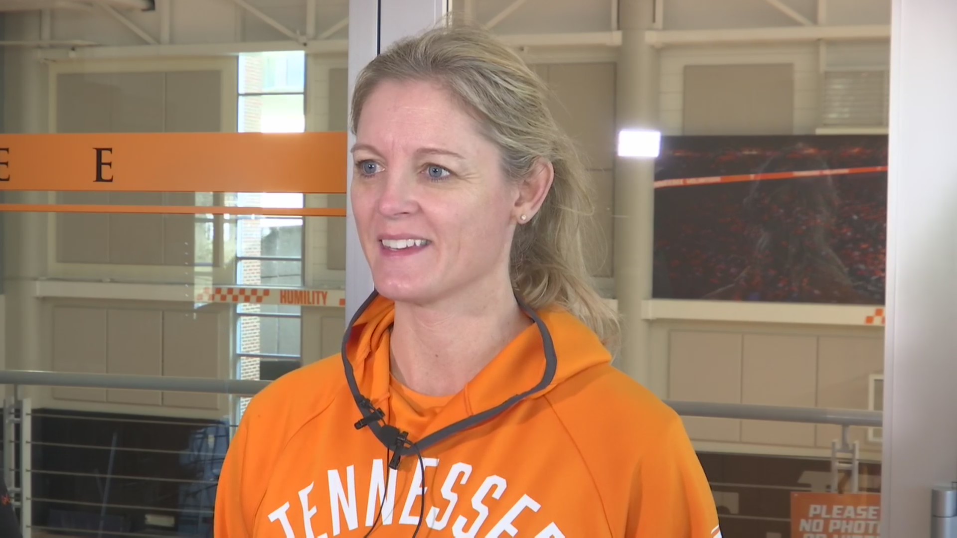 Lady Vols Coach Kellie Harper talks to the Press – WATE 6 On Your Side