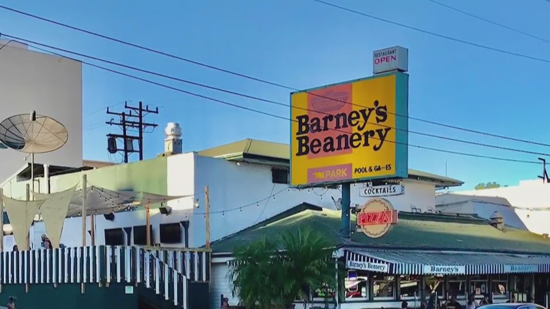 Why Barney’s Beanery is the newest Gen Z hot spot – KTLA