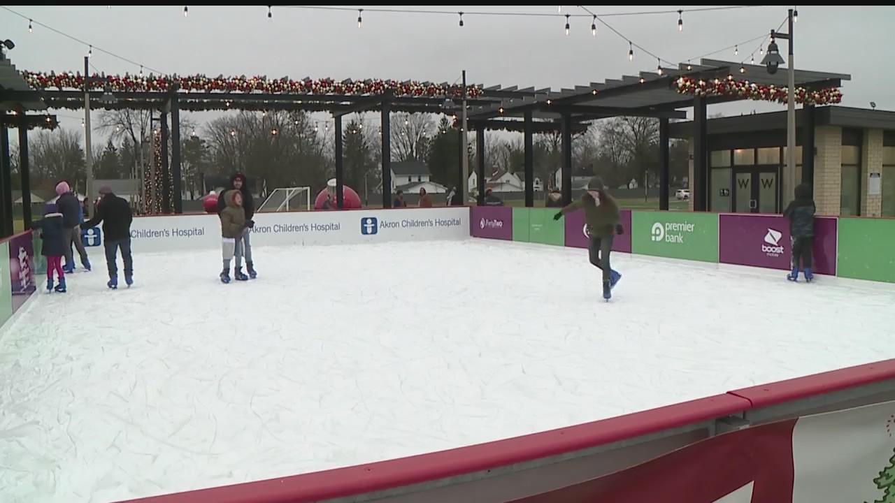 Ice rink opens at DeBartolo Commons near Southern Park Mall in Boardman ...