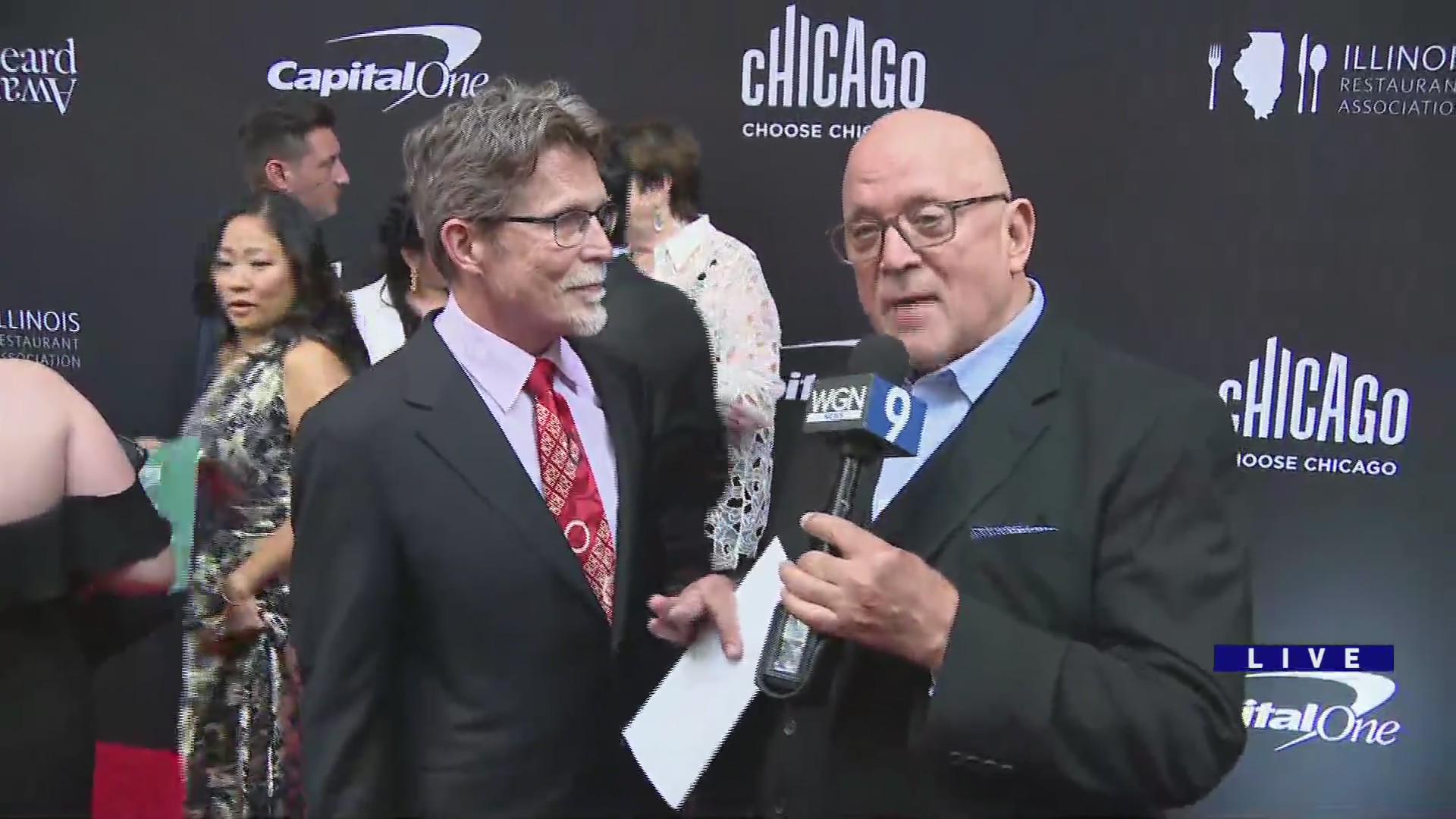 Dean Richards on the James Beard Awards red carpet (Part 1) – WGN-TV