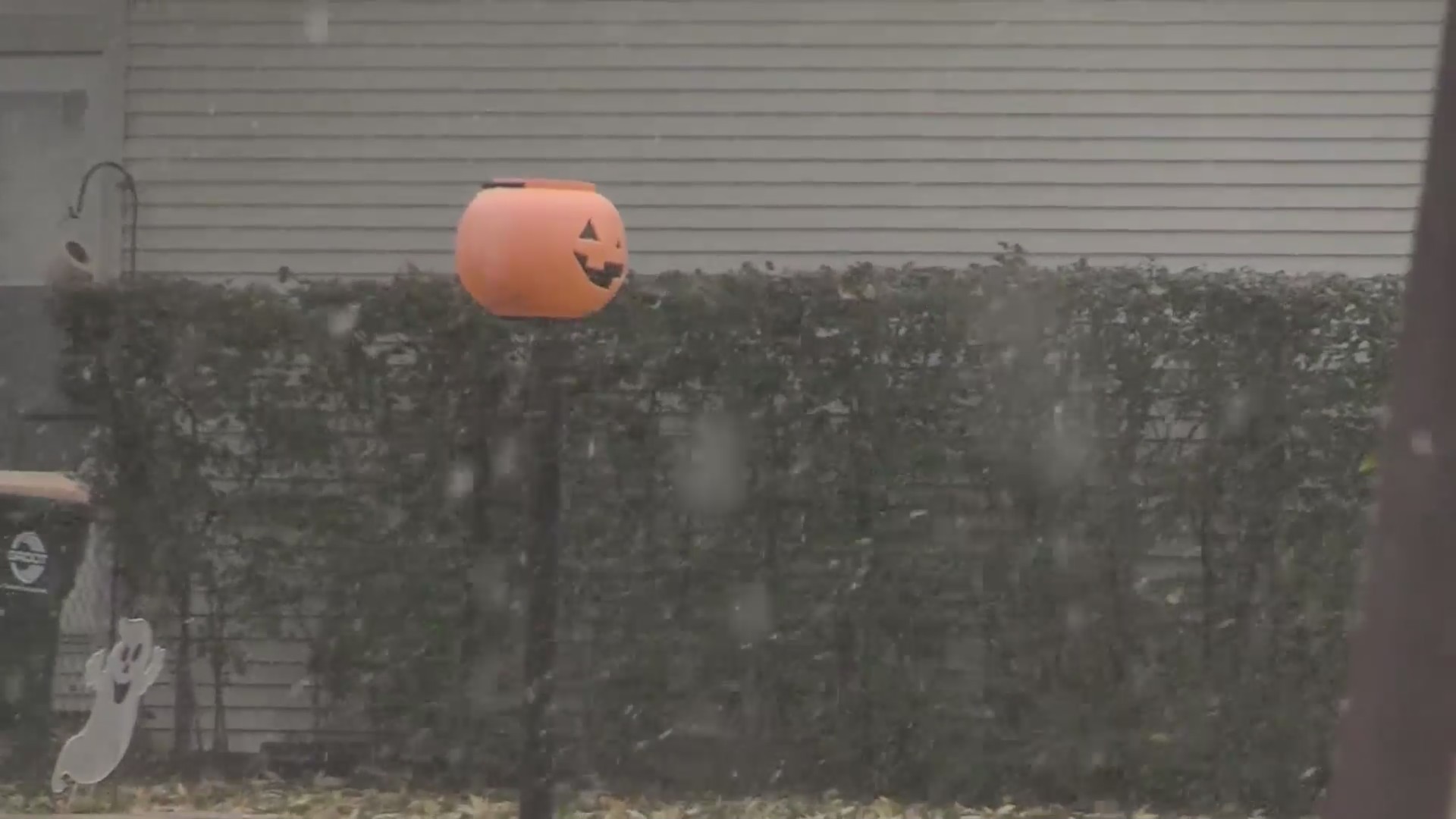 Halloween in Chicago marks 3rd time snowfall lands on holiday – WGN-TV