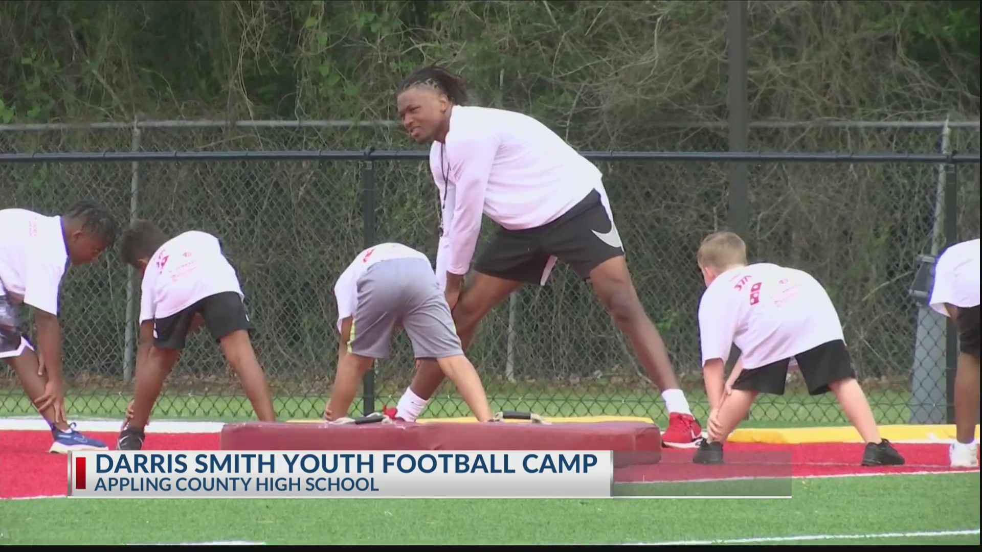 Darris Smith host inaugural youth football camp. – WSAV-TV