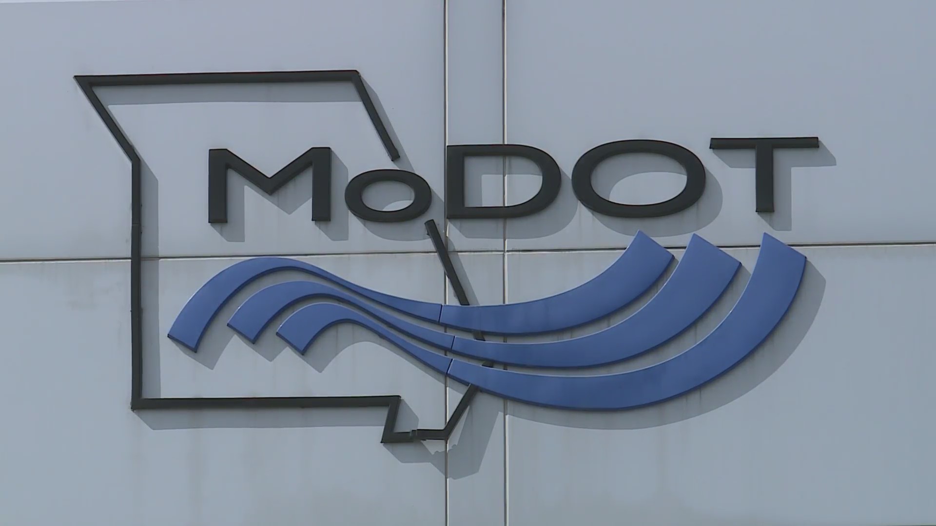 MoDOT crews adjust for big heat, but work must go on – FOX 2