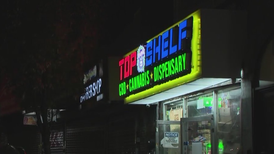 Man fatally shot in the head inside BX smoke shop: NYPD – PIX11