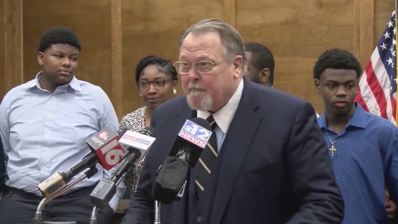 Anthony Fox reinstated as Clinton narcotics detective – WJTV