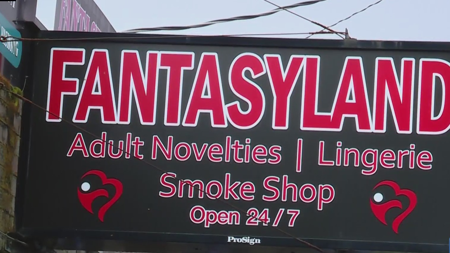 1 killed inside Fantasyland in Southeast Portland – KOIN.com