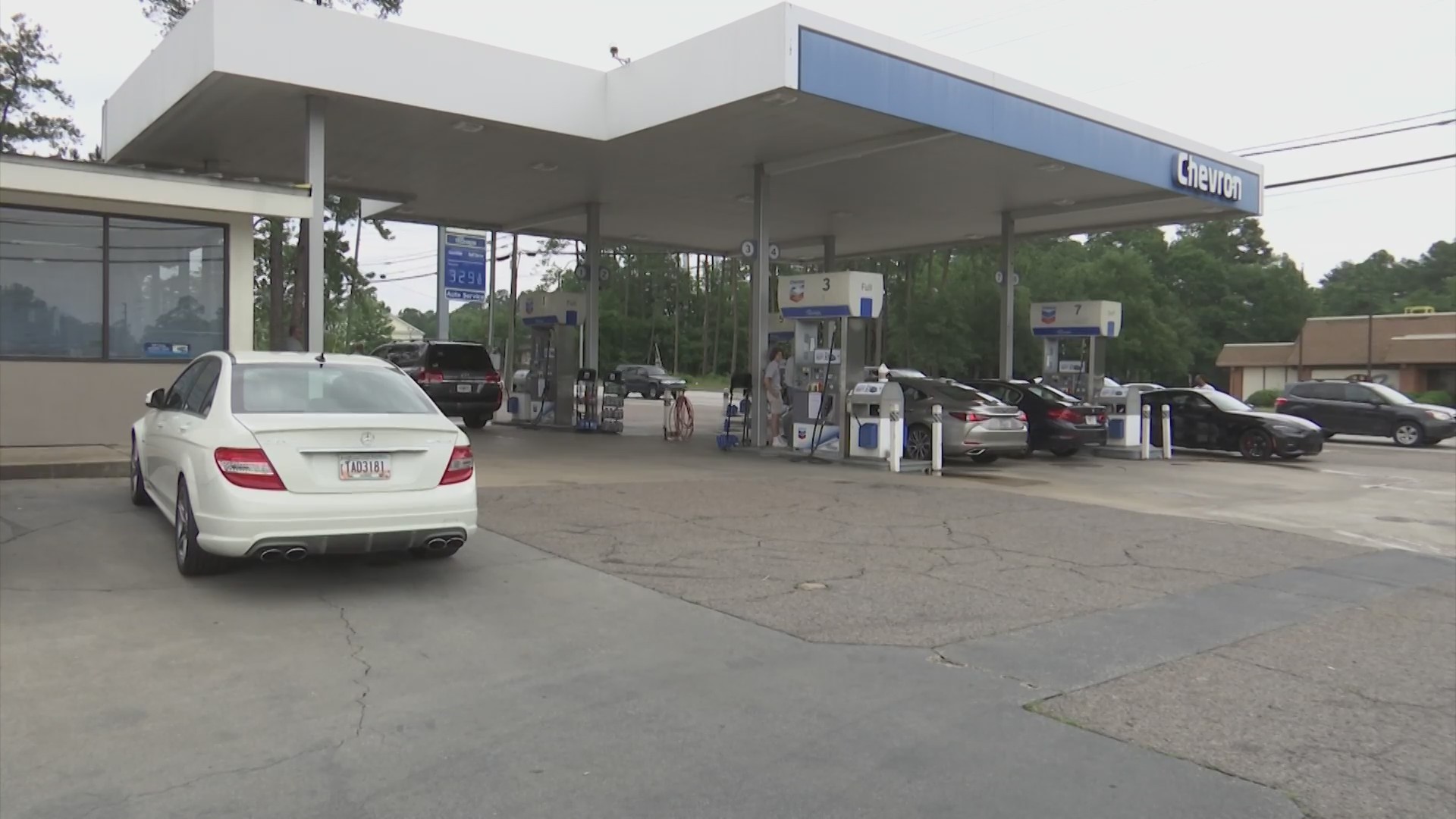 Full service filling station Smith’s Chevron closing, ending an era of ...