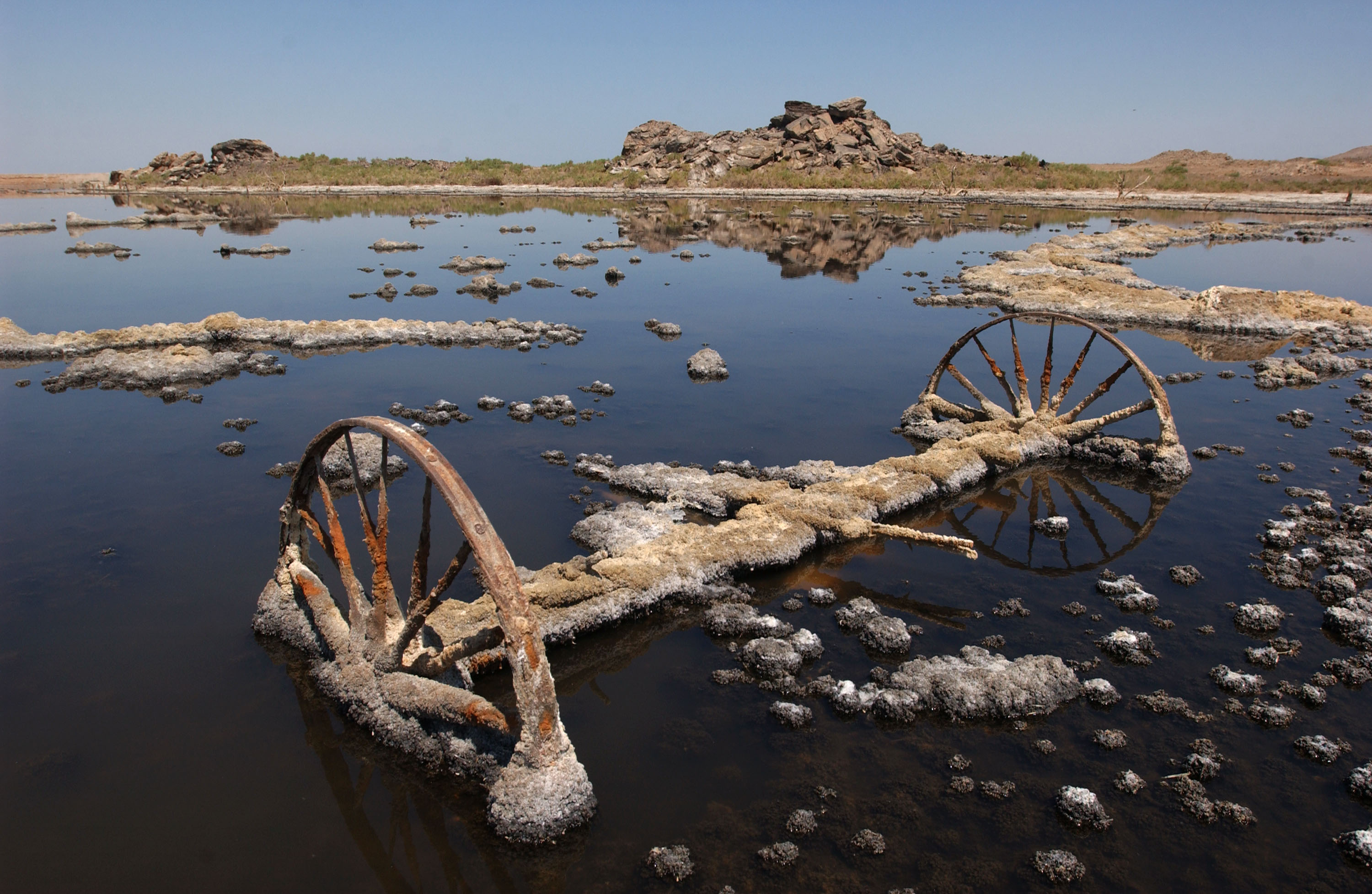 This dying lake could be the site of California’s next gold rush – KTLA