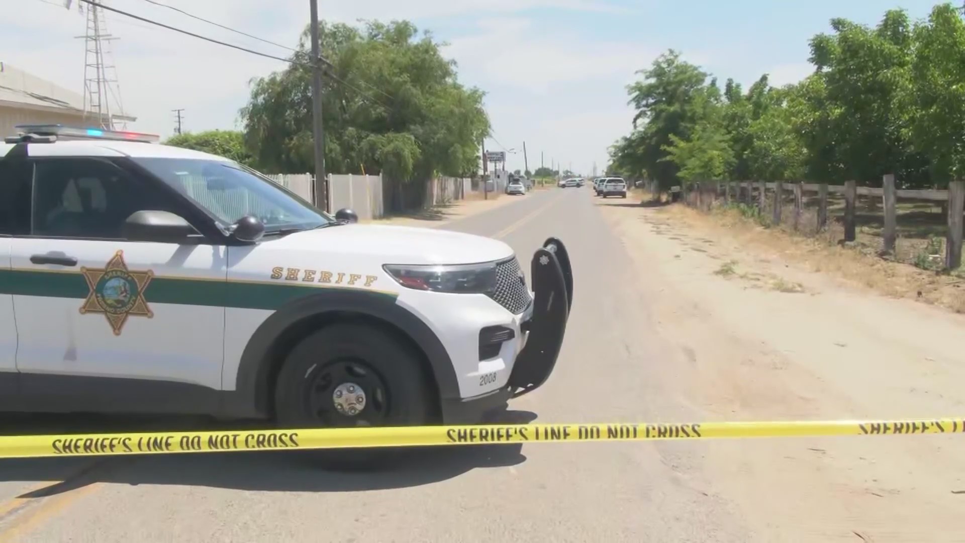 Man wielding axe and machete shot by deputies in Fresno County ...