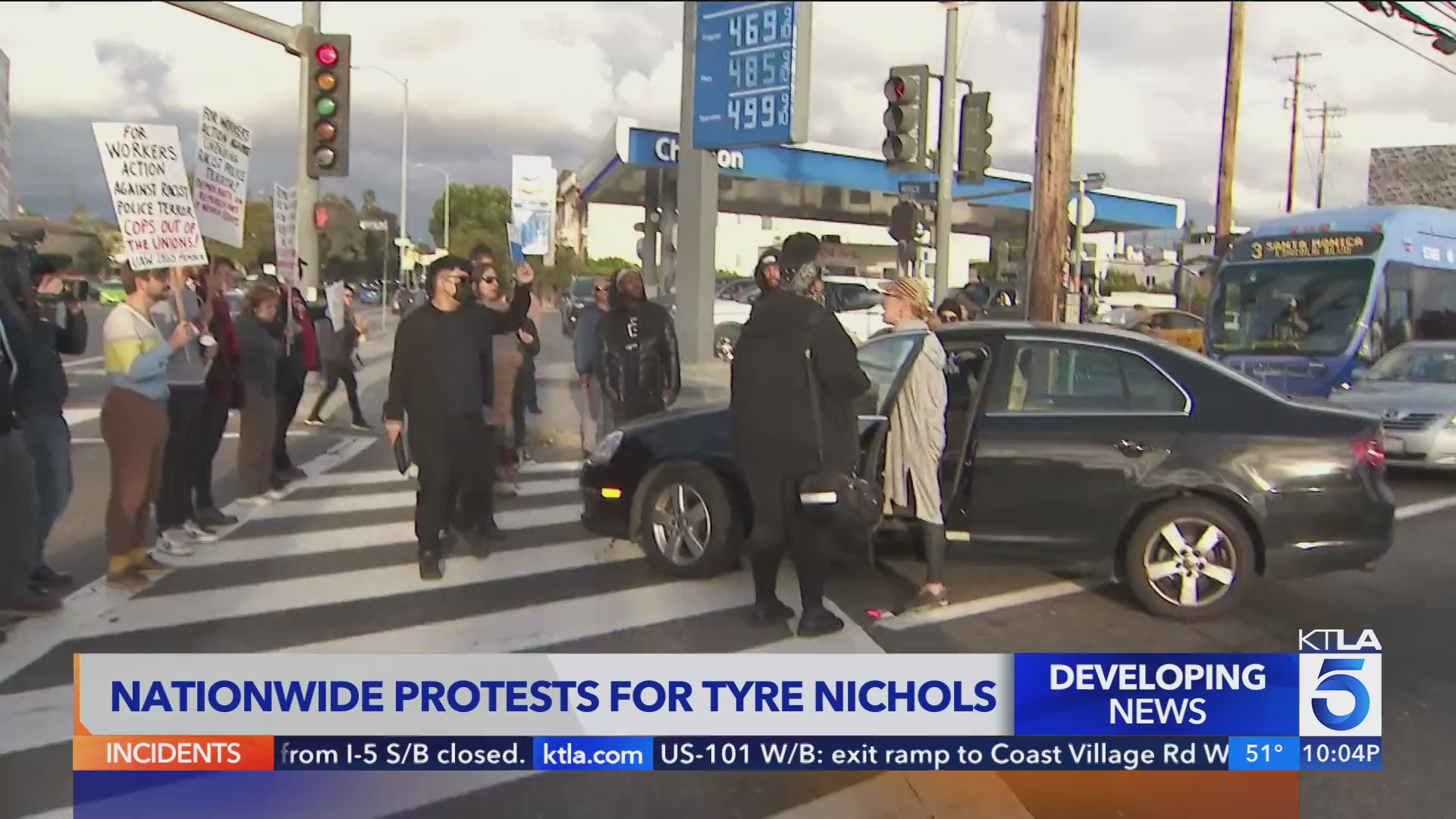 Black Lives Matter protesters block street in Venice – KTLA