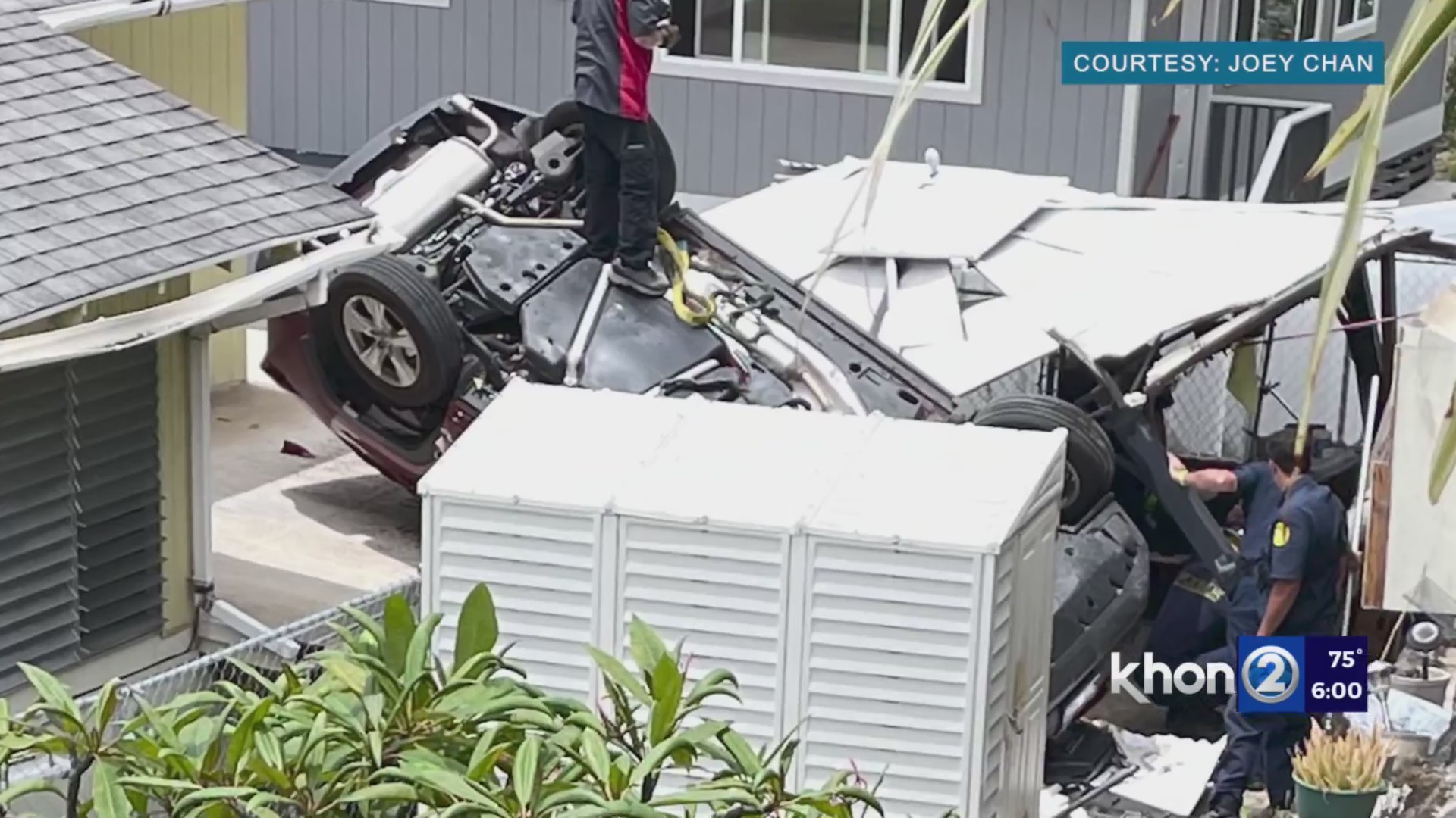 Car drives off ledge into Nuuanu home – KHON2