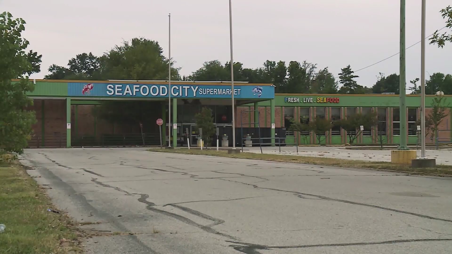 Removal of 8,000 pounds of rotten seafood continues in University City ...