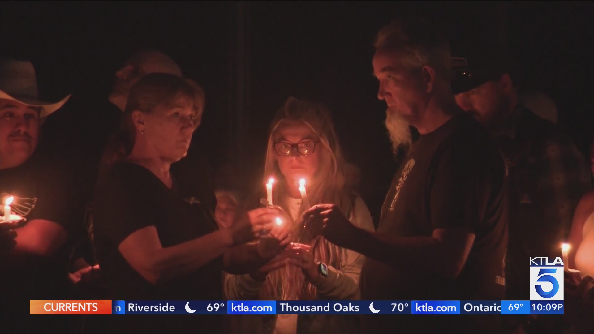 Mourners Attend Vigil For 3 Victims Of Cooks Corner Mass Shooting Ktla