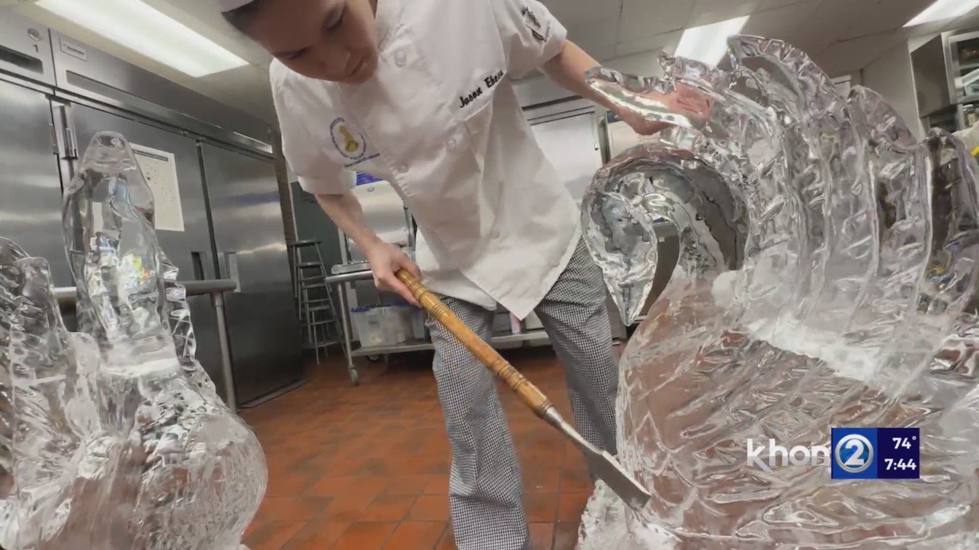 LCC Culinary Arts program teaching the unique art of ice carving – KHON2