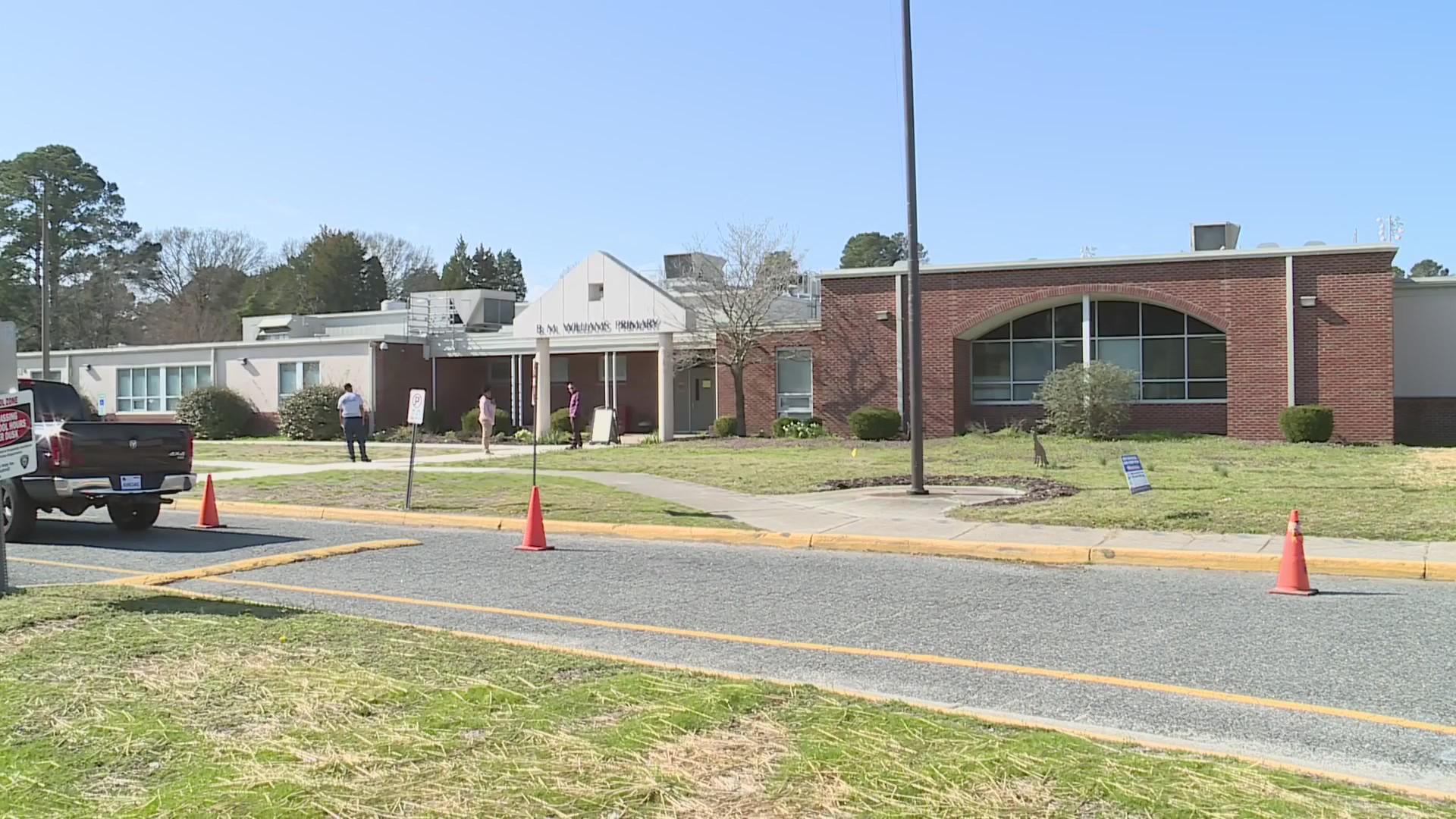 B.M. Williams Primary dismisses early amid bomb threat – WAVY.com
