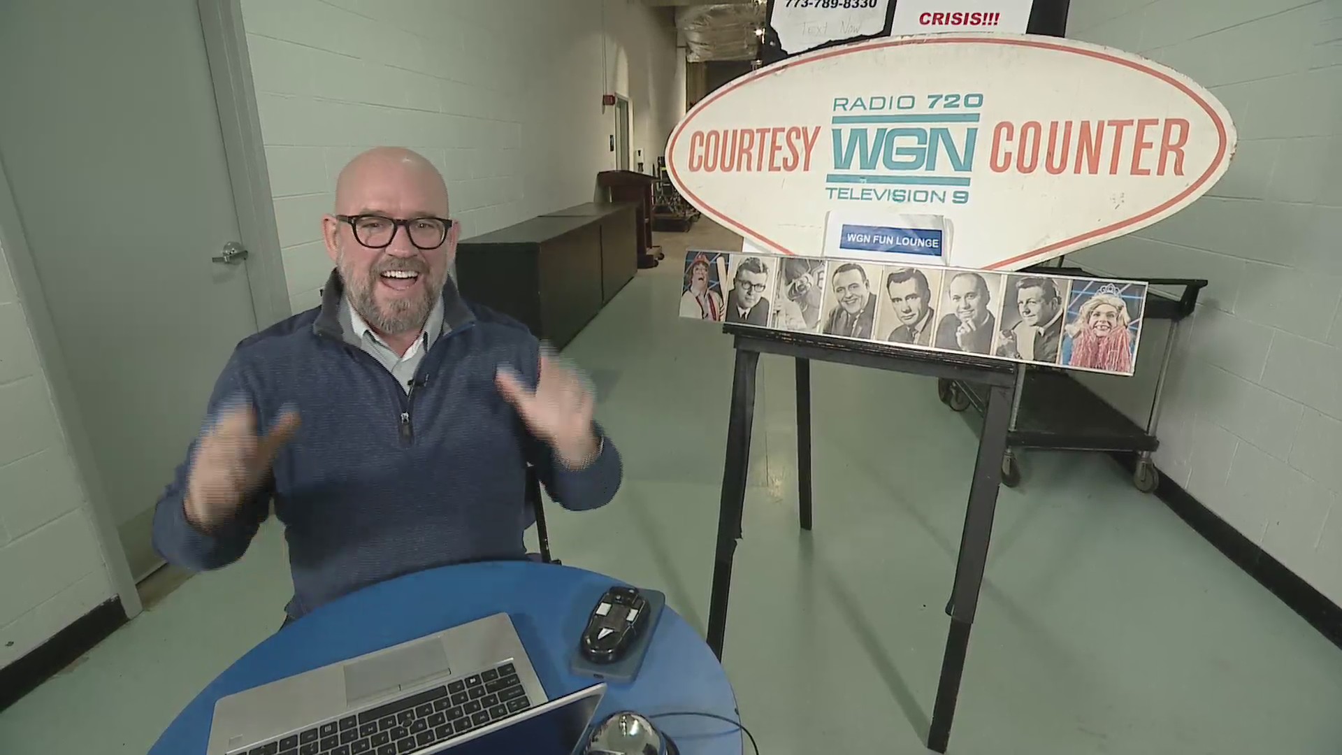 Courtesy Desk Fail: Paul attempts to take viewer phone calls – WGN-TV