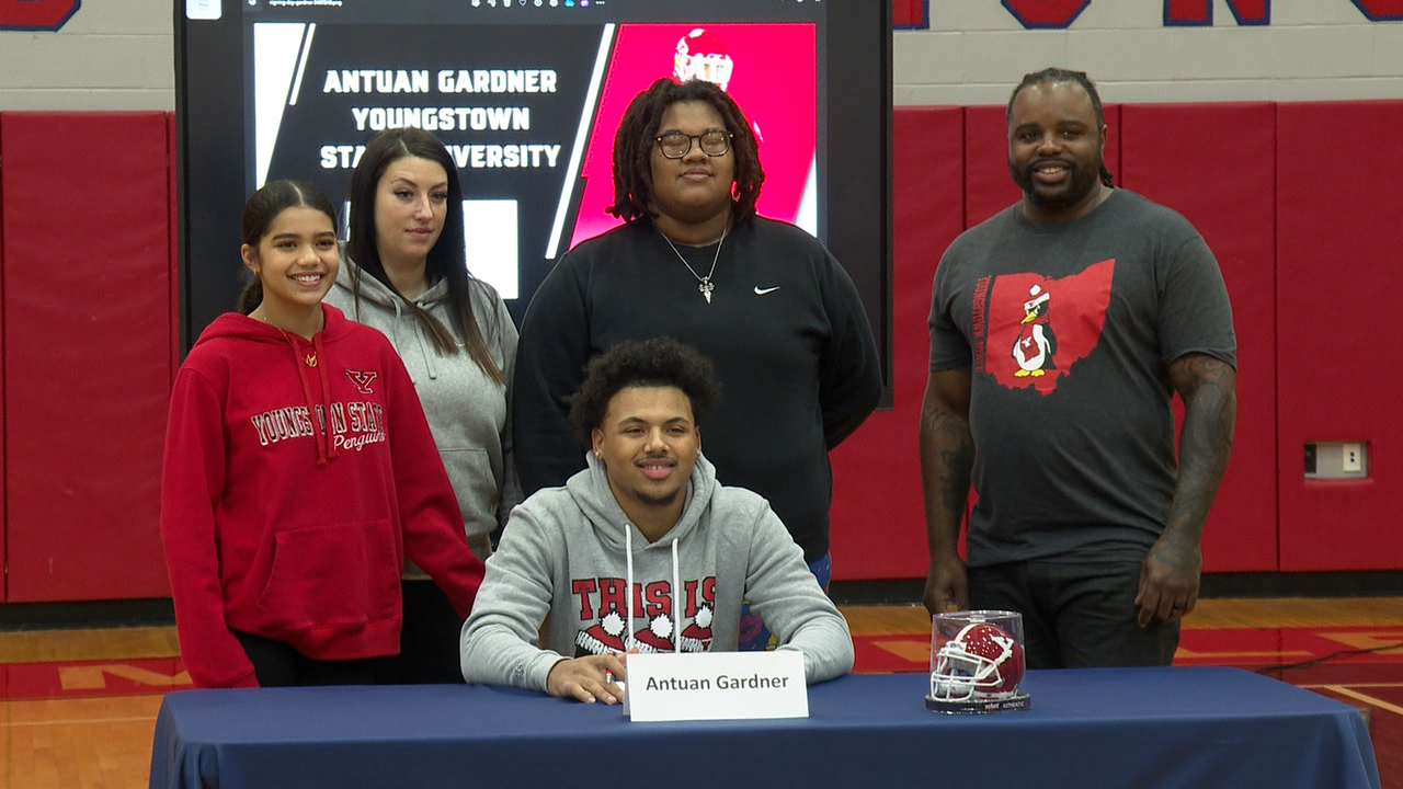 Niles star makes hometown commitment official – WKBN.com