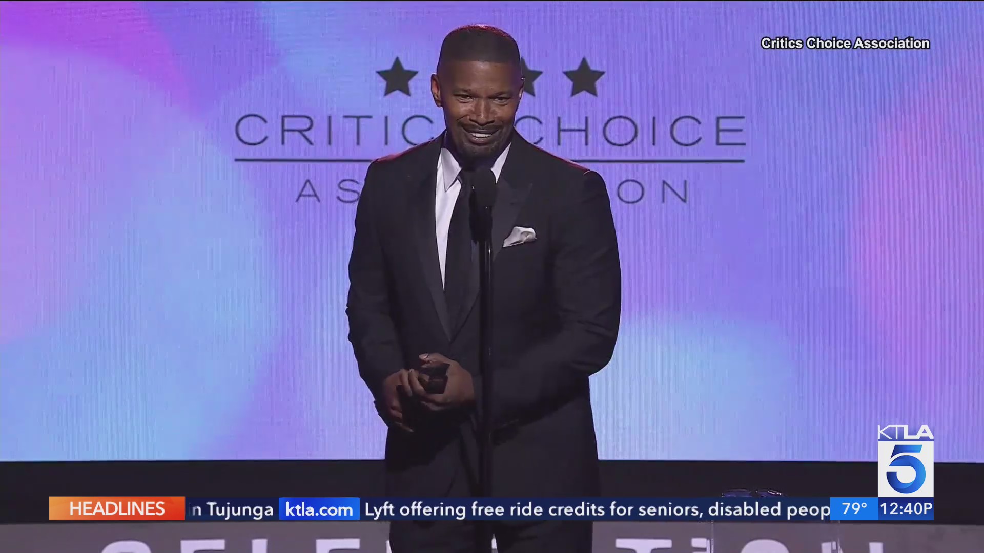 Jamie Foxx makes emotional speech in 1st major public appearance since ...