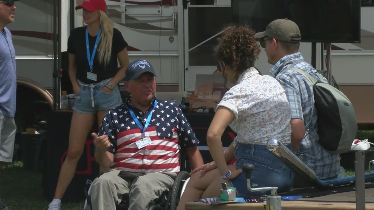 Veteran showcases helicopter for disabled pilots at EAA – WFRV Local 5 ...