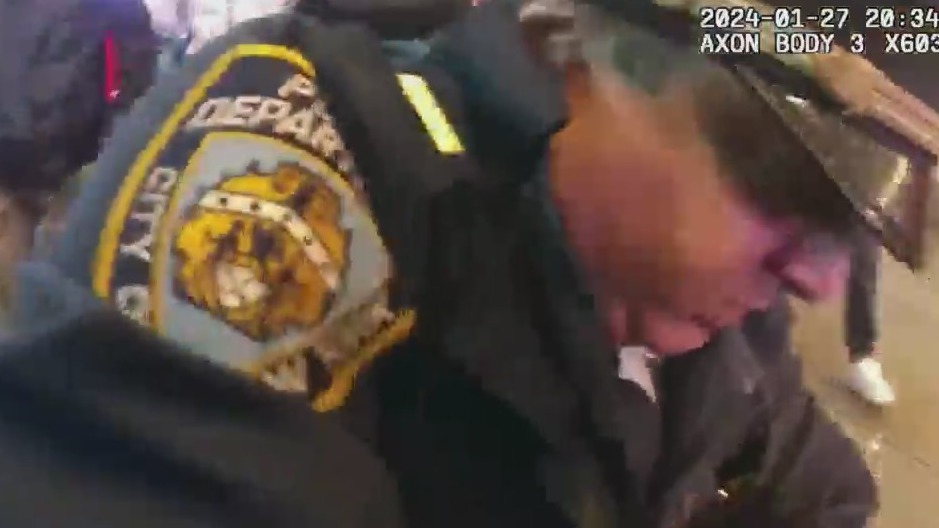7 Indicted In Attack On Nypd Cops In Times Square Da Pix11
