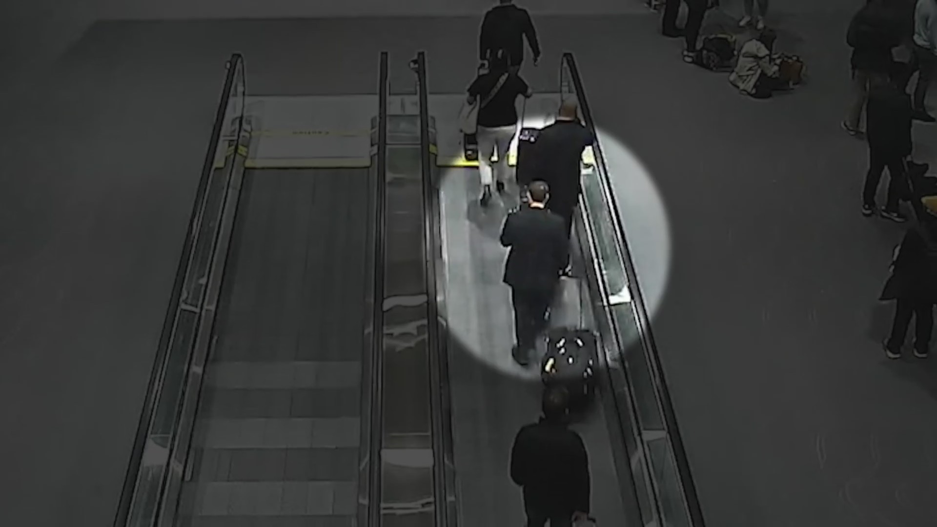 Pilot claims foot ‘swallowed’ by walkway at DIA – WFLA