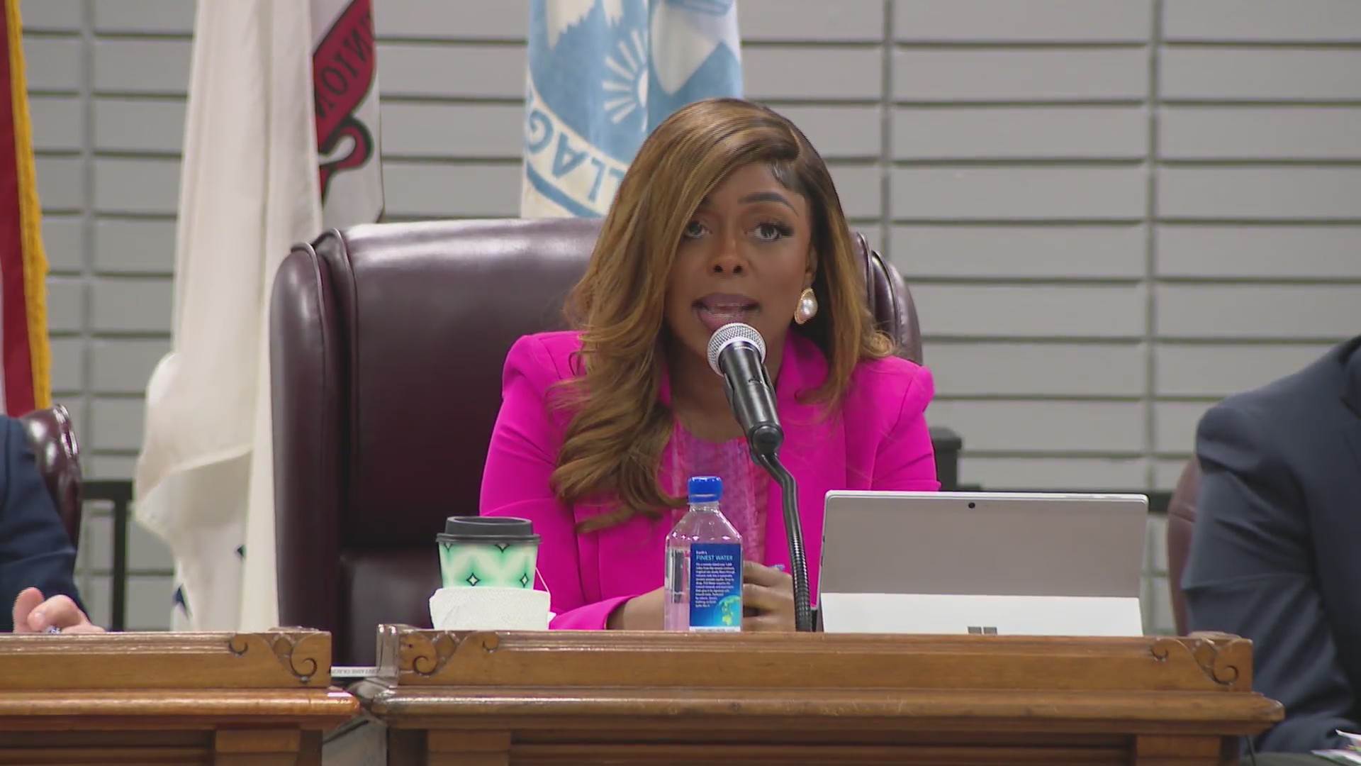Dolton Mayor Tiffany Henyard vetoes resolution calling for spending ...