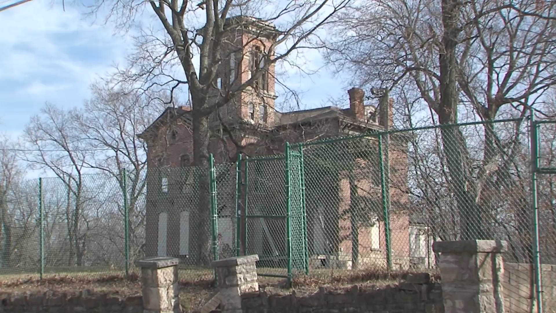 Fines continue against property owner of Sauer Castle in KCK – FOX 4 ...