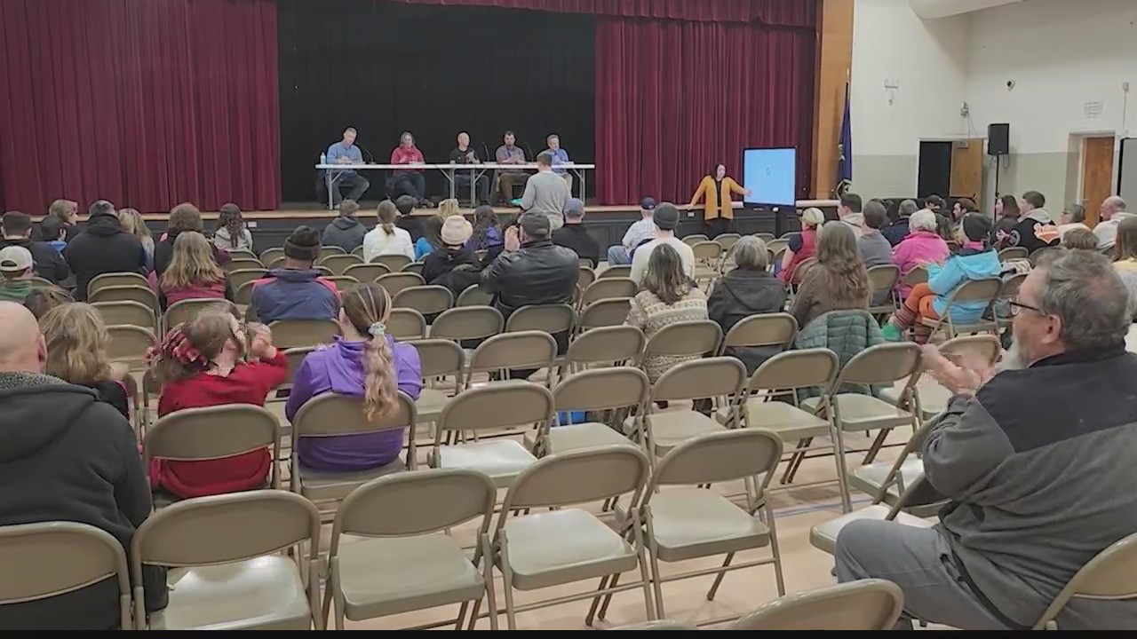 Cambridge Central holds mascot forum ahead of vote – NEWS10 ABC
