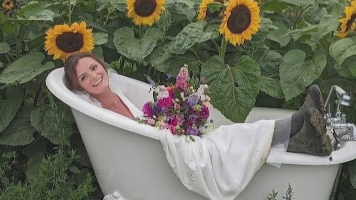 Farm asks people to stop taking nudes in Sunflower field – KTLA