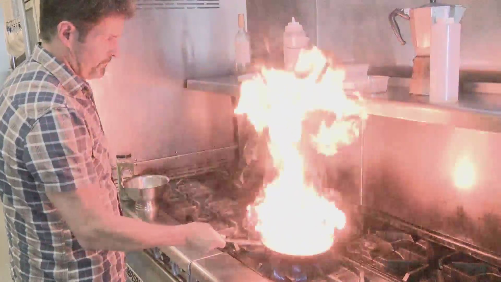 Chicago restaurants feeling the heat of burnout, staff shortages – WGN-TV