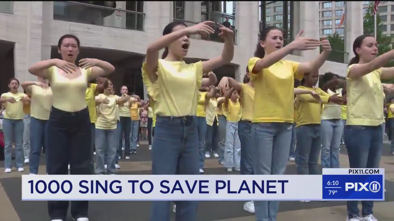 A huge group of New Yorkers came together to sing about climate change ...