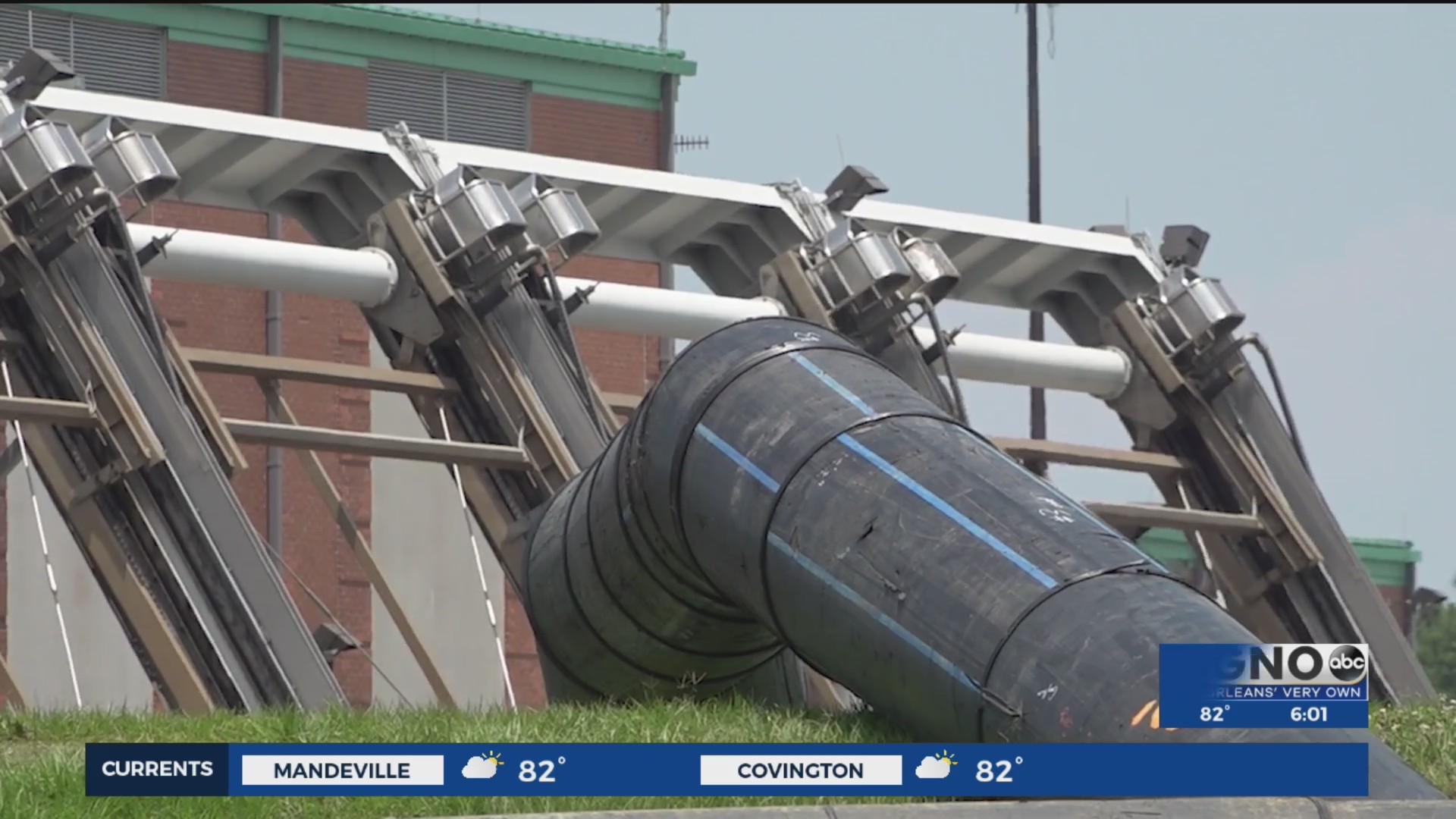 Temporary pumps being installed at London Ave. Canal – WGNO