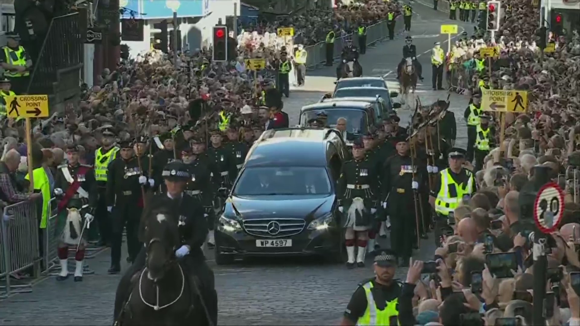 Queen Elizabeth’s coffin procession – Fox 8 Cleveland WJW