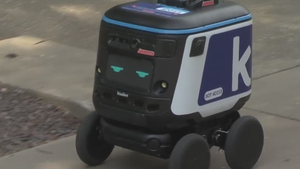 USI introduces Kiwibot robots for campus dining services – Eyewitness ...