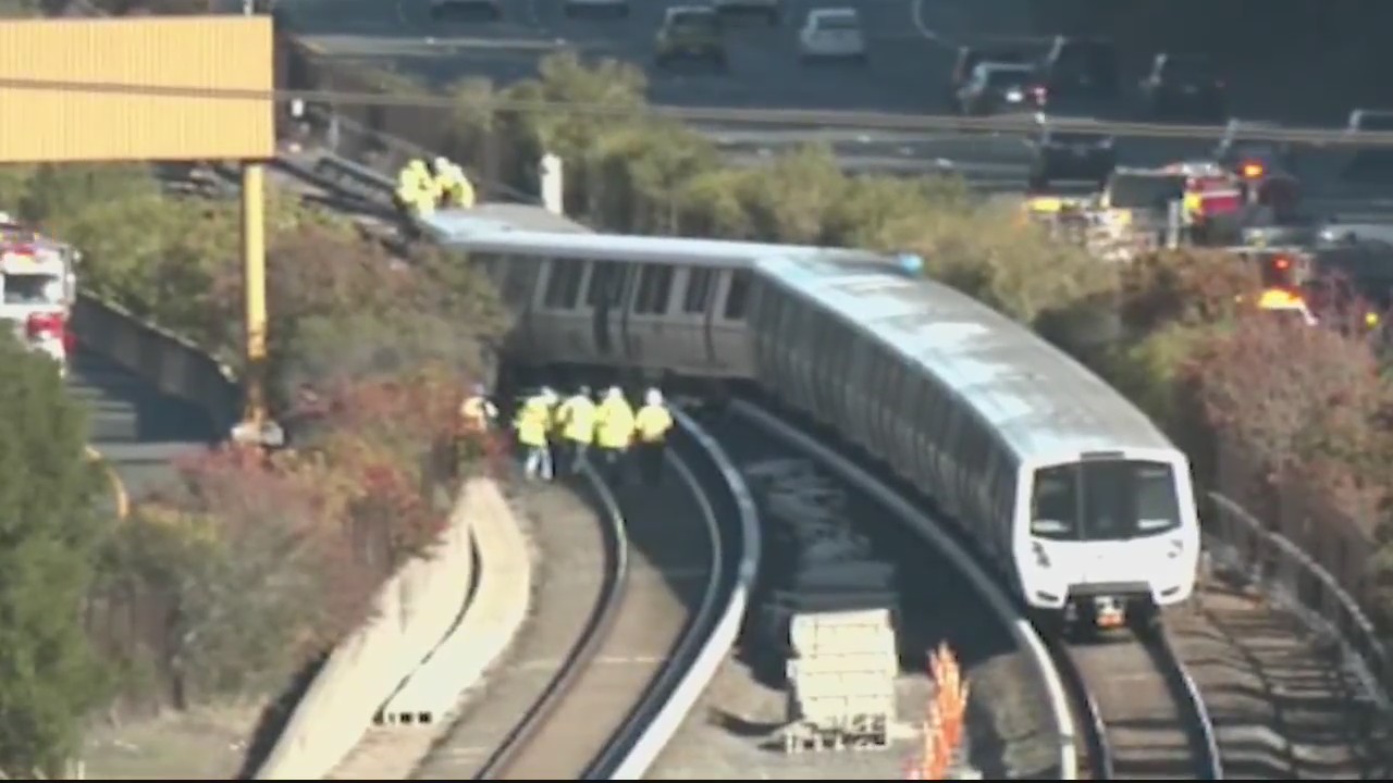 BART train derails, catches fire near Orinda Station on New Year’s – KRON4