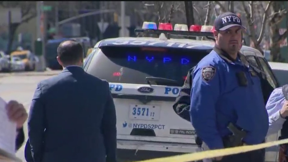 Officers shot knife-wielding man in the Bronx: NYPD – PIX11